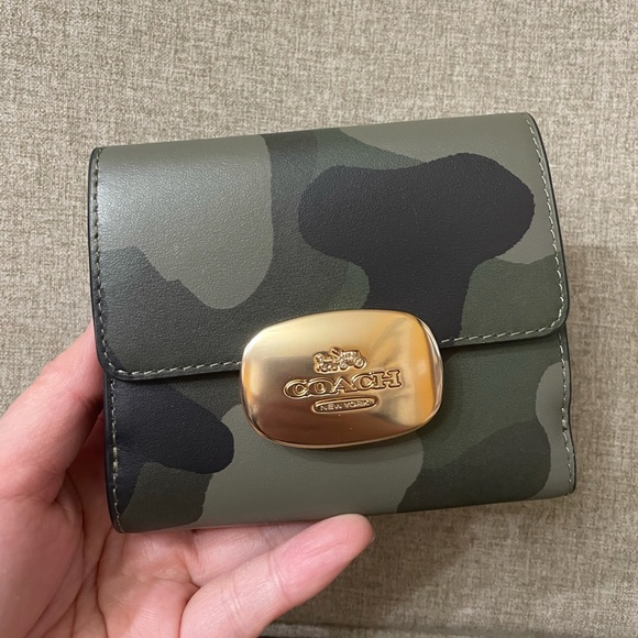 Coach | Bags | Eliza Small Wallet Coach Cw82 Golddark Cypress Multi ...